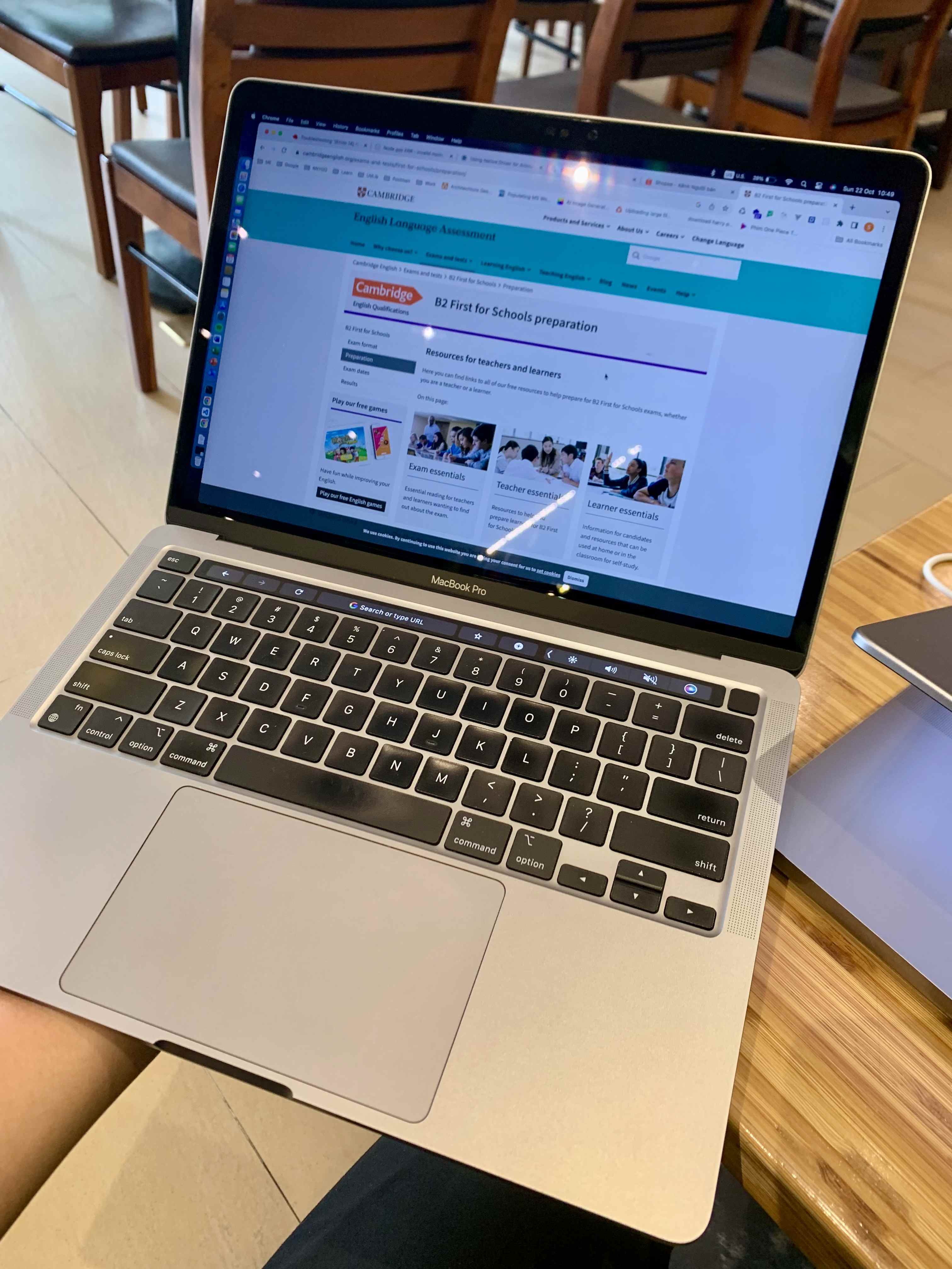 Macbook Pro (13 inch 2020) M1 Ram 8gb ổ 256gb (MDM, Ngoại hình 97% ...